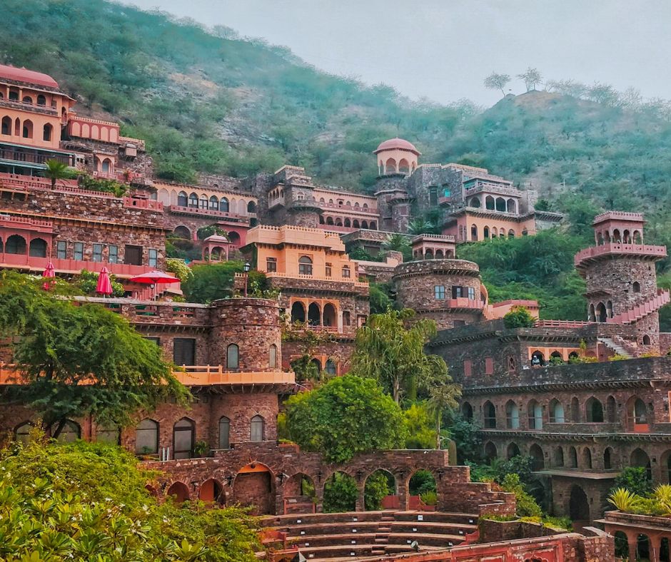From Delhi: Same Day Neemrana Fort Tour - TRISOJ
