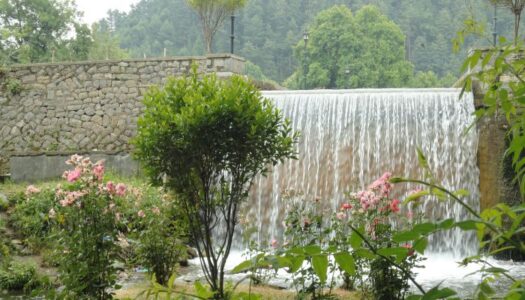 7 Most Famous Waterfalls in Jammu And Kashmir - TRISOJ