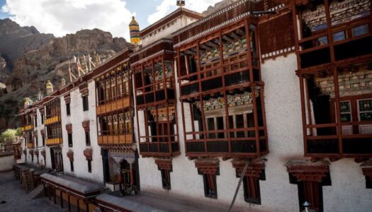 15 Tourist Places To Visit In Kashmir In Summer 2024 - TRISOJ